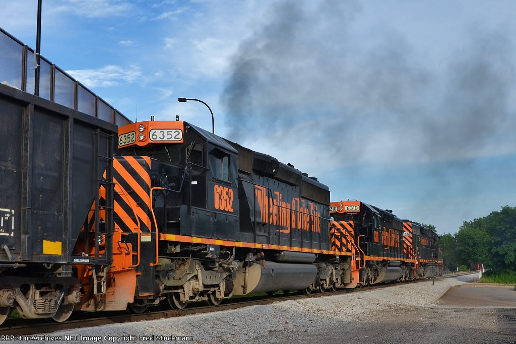 WE 6352 & Co. push hard against the weight.